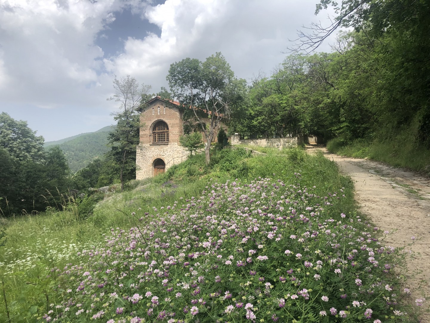 Най-високият водопад в Родопите и местността Клувията край Бачково ...
