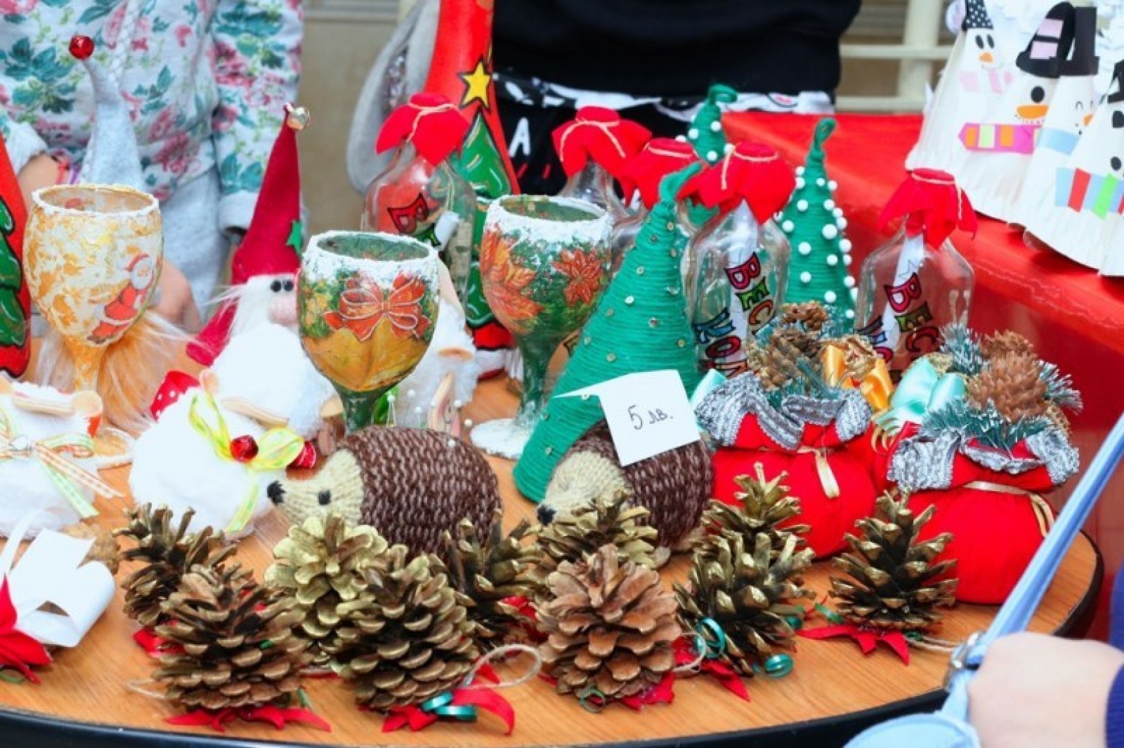 Благотворителен базар в Общинския съвет събира средства за Общинския приют за кучета в Пловдив