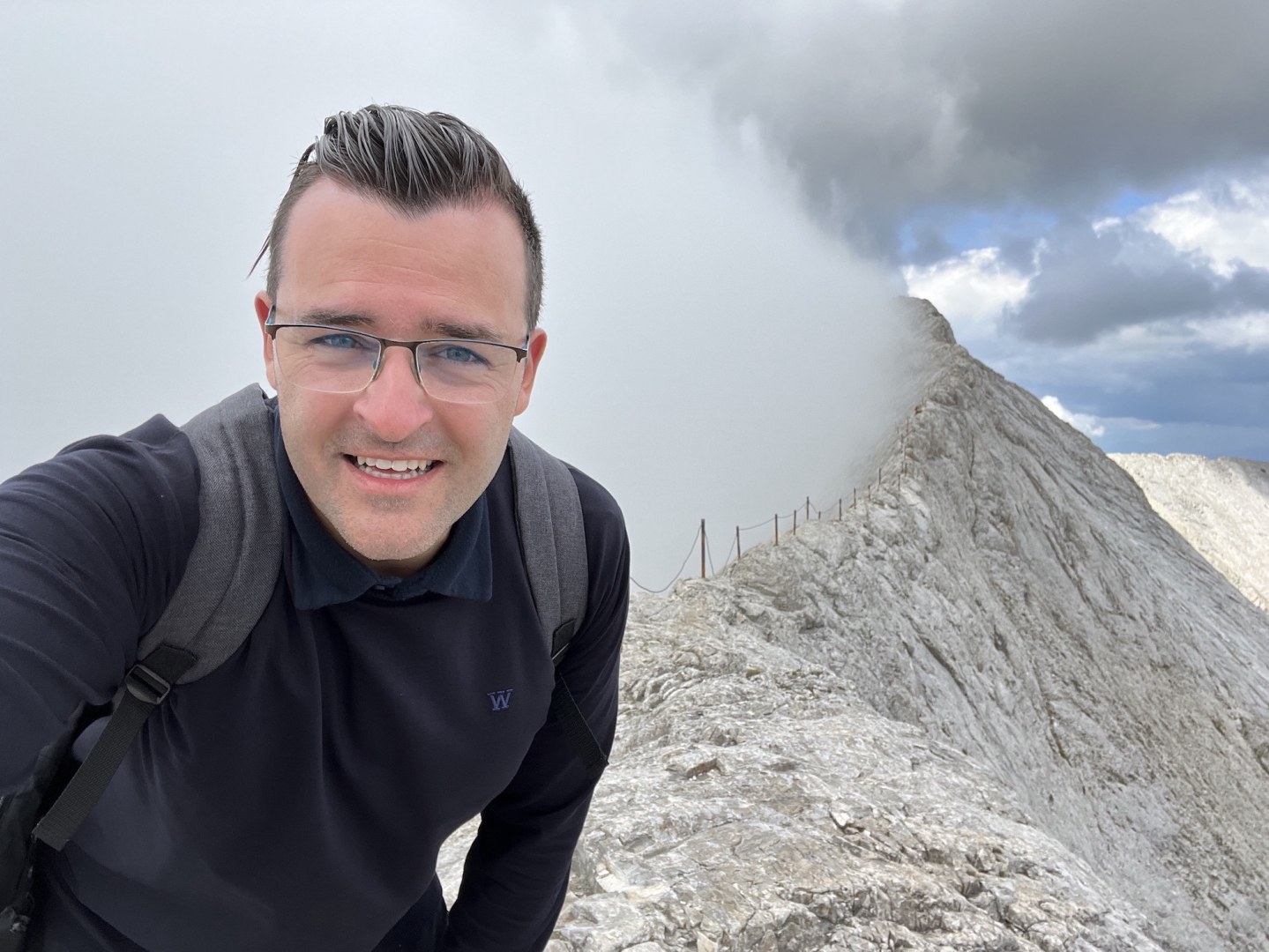 Слави The Clashers с нова книга за България и нейните невероятни места ...