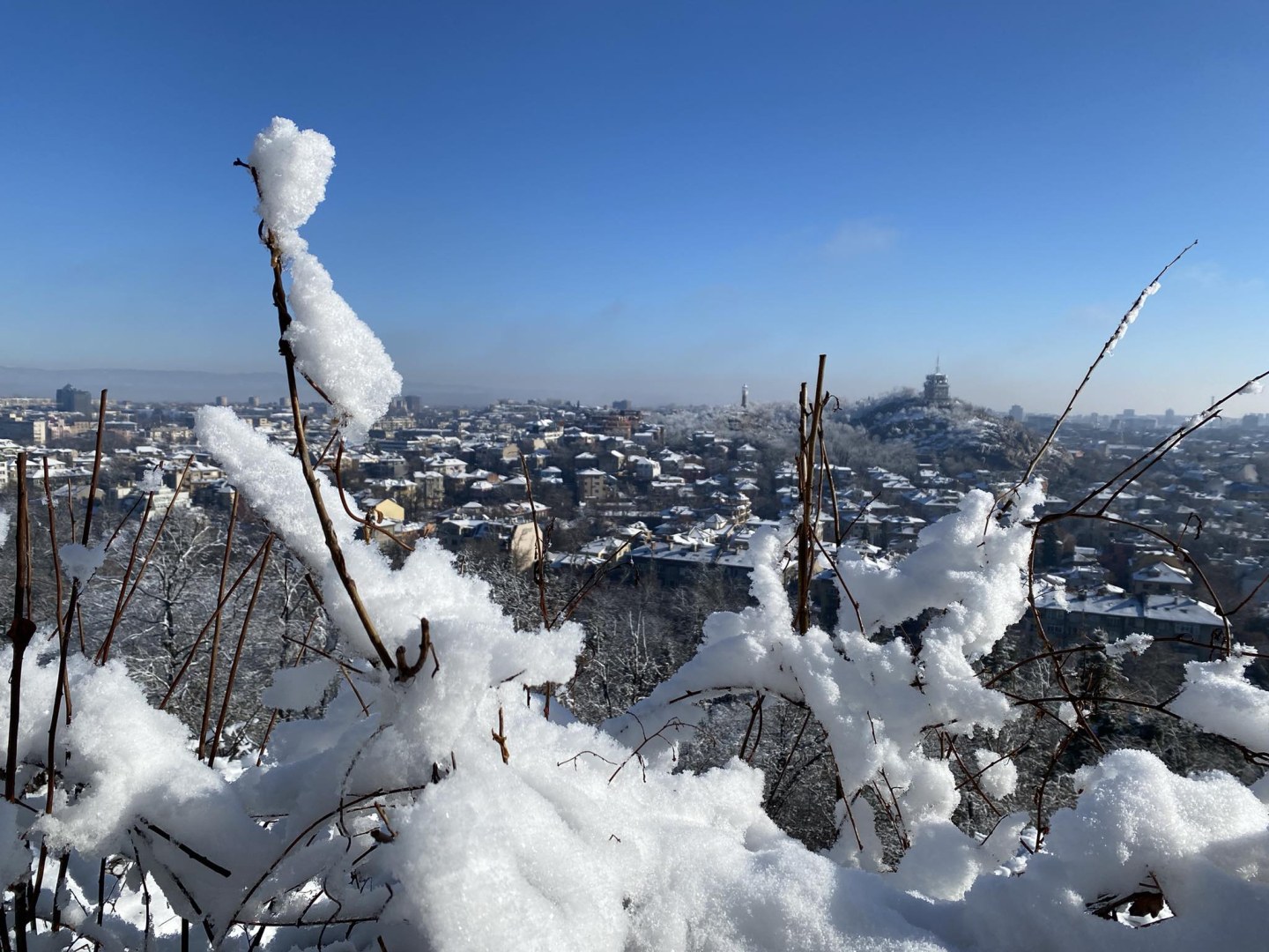Бялата премяна на Пловдив - малка зимна радост (Фотогалерия ...
