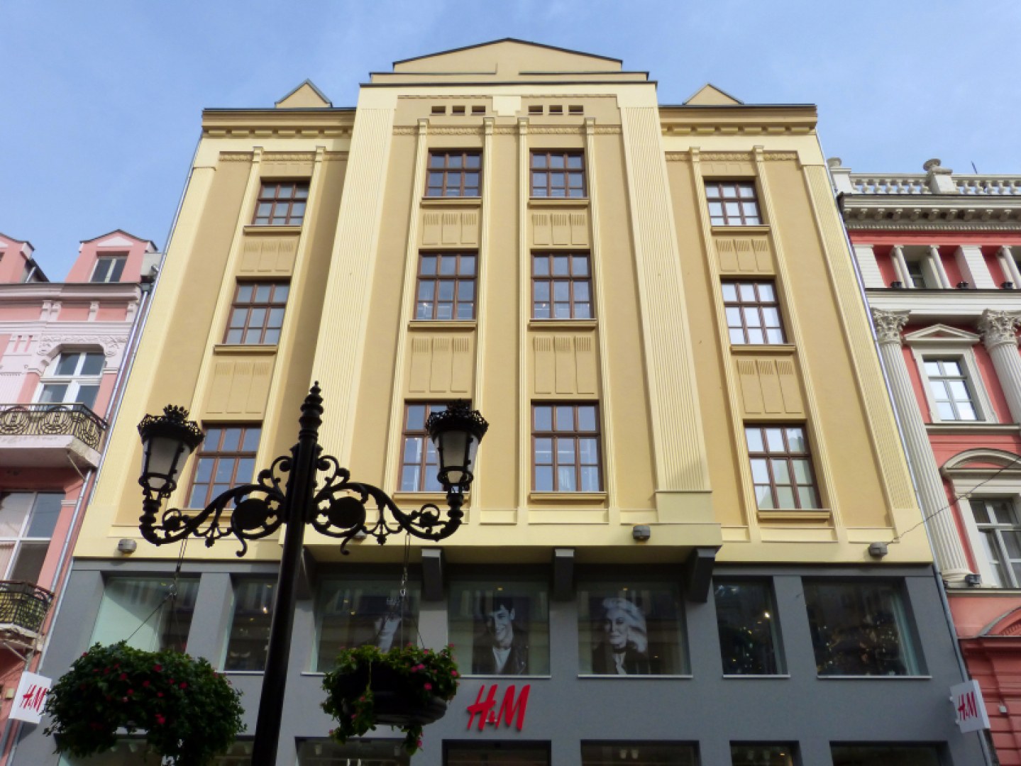 Продават сграда, в която е експониран източният сектор на Античния ...